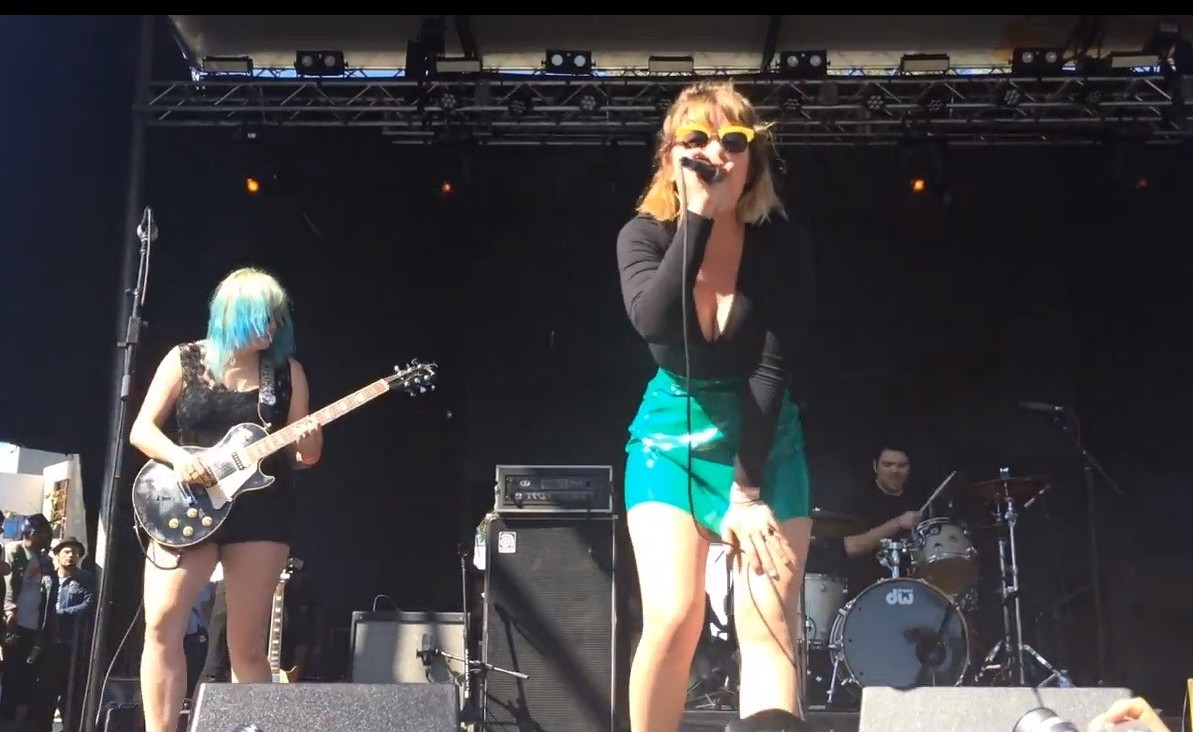 WATCH: Bleached Perform New Song "Sleepwalkin" - mxdwn Music