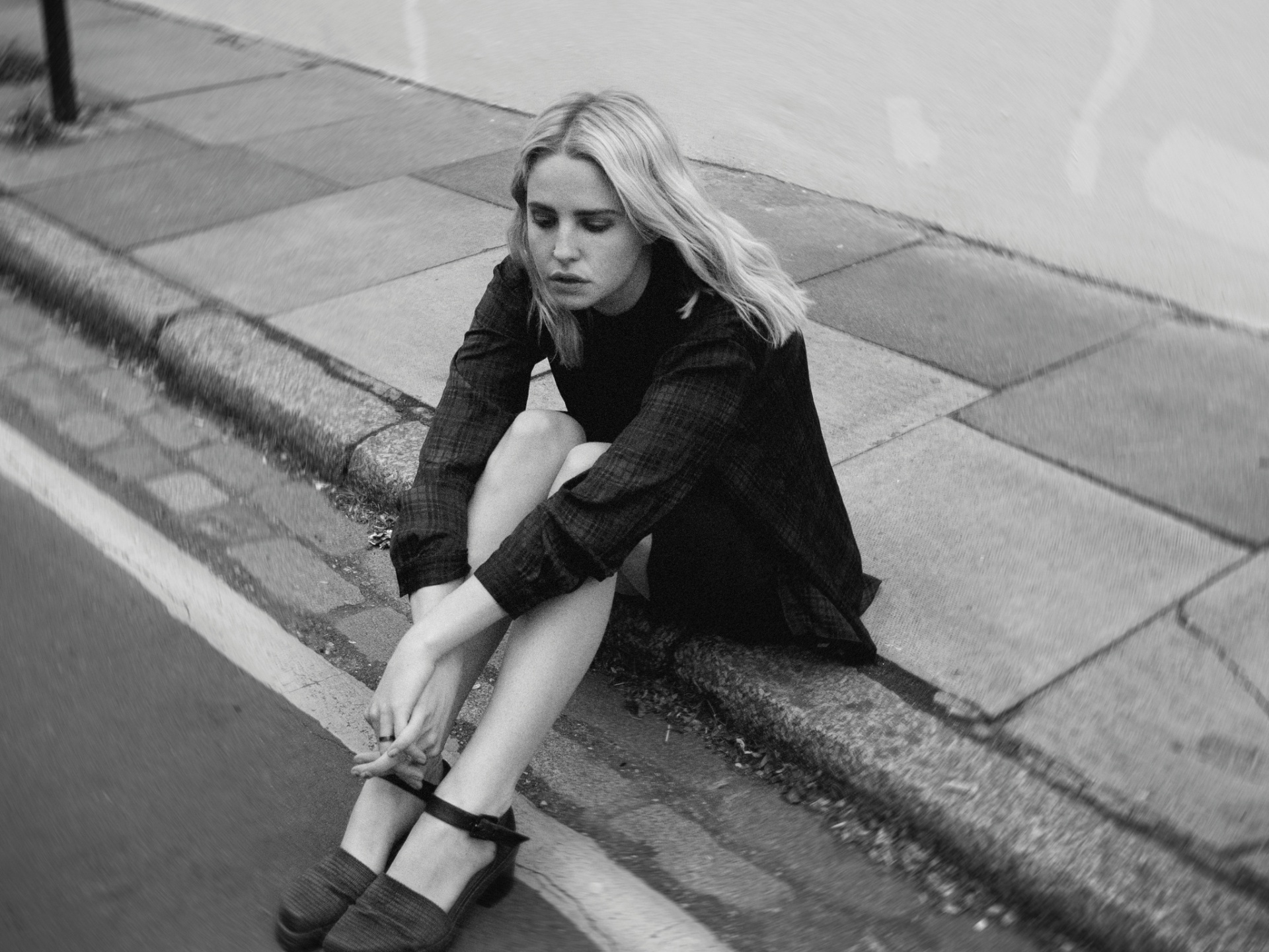 WATCH: Laurel Releases New Video For “Blue Blood” - mxdwn Music