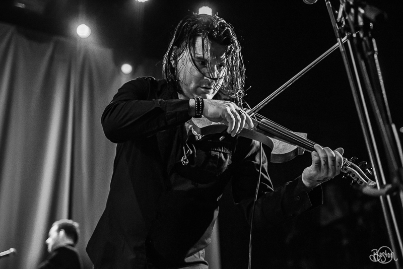 Jonathan Davis Live at the Belasco Theater, Los Angeles - mxdwn Music